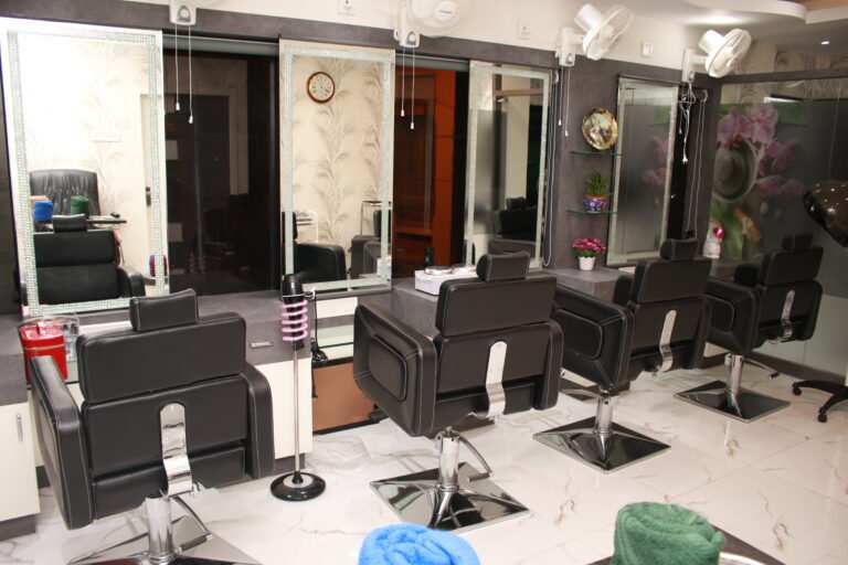 10 Salon Interiors Ideas for Salon Interior Designing